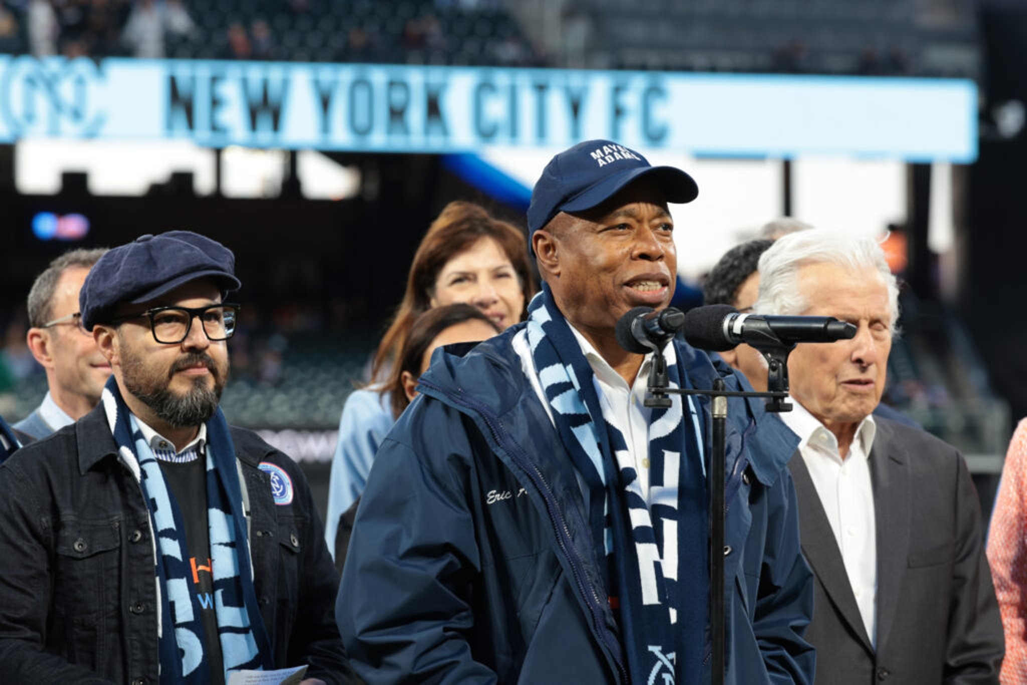 Eric Adams rejoint Trump, Melania Meme Coins avec le jeton NYC qui s ...