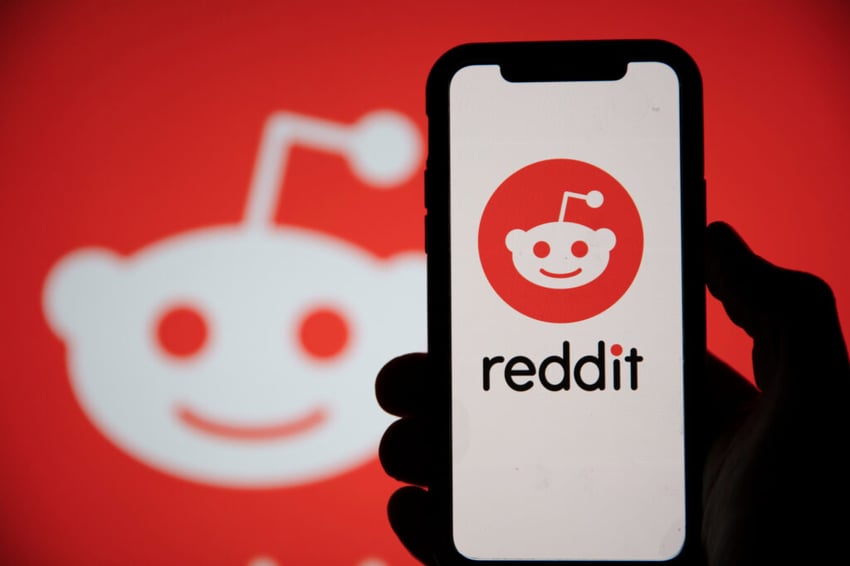 Reddit Stock Plummets: What's Happening? - Reddit (NYSE:RDDT) - Benzinga